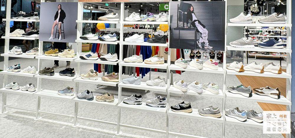 Custom design display racks for sporting goods stores